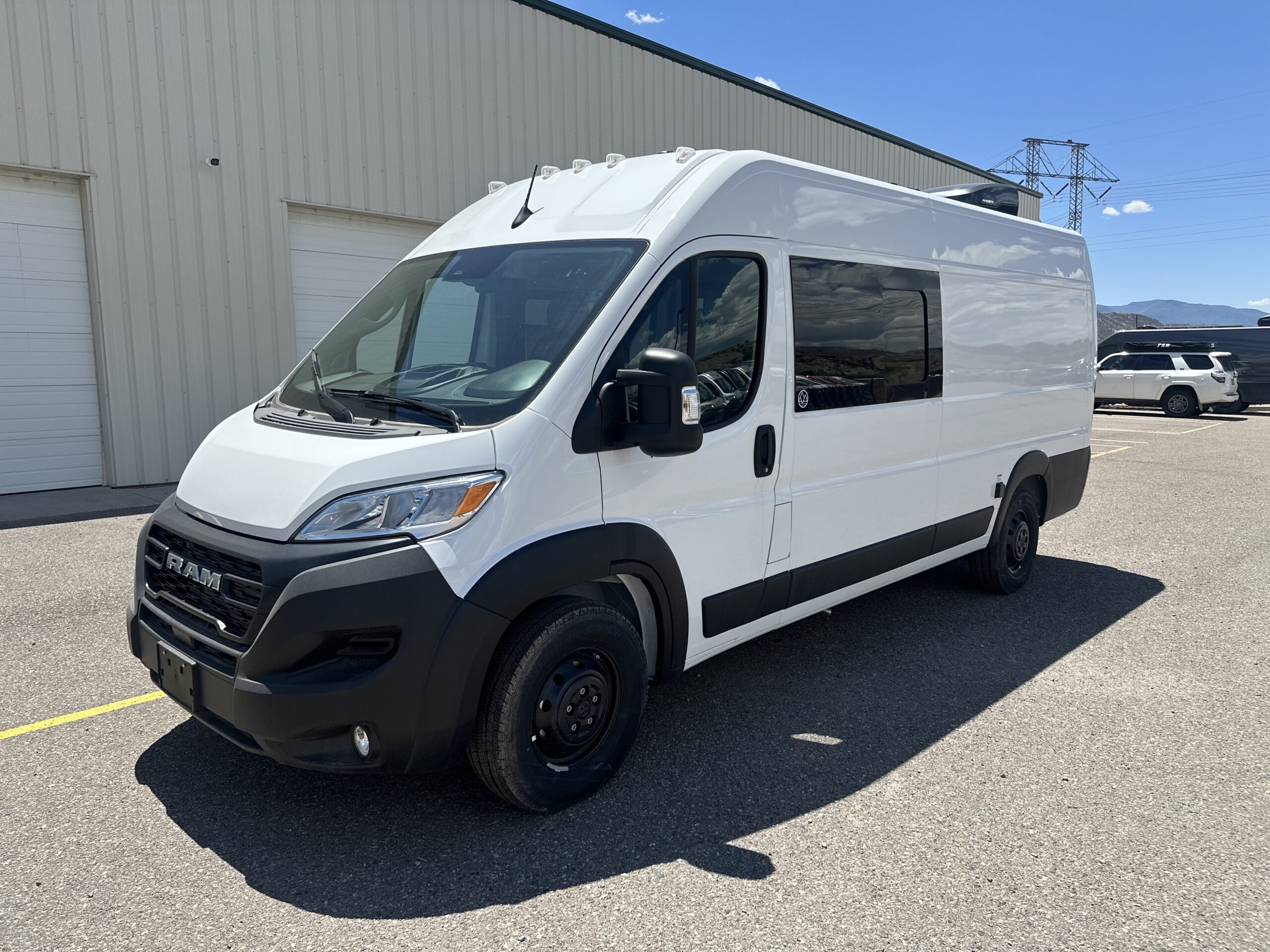 2025 LV7 ElevationWhite 0539 - DM Vans