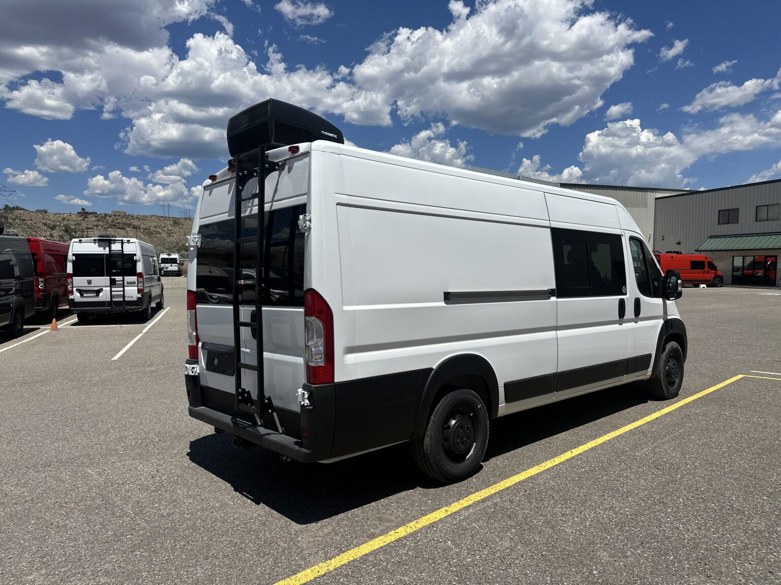 2025 LV7 ElevationWhite 0541 - DM Vans