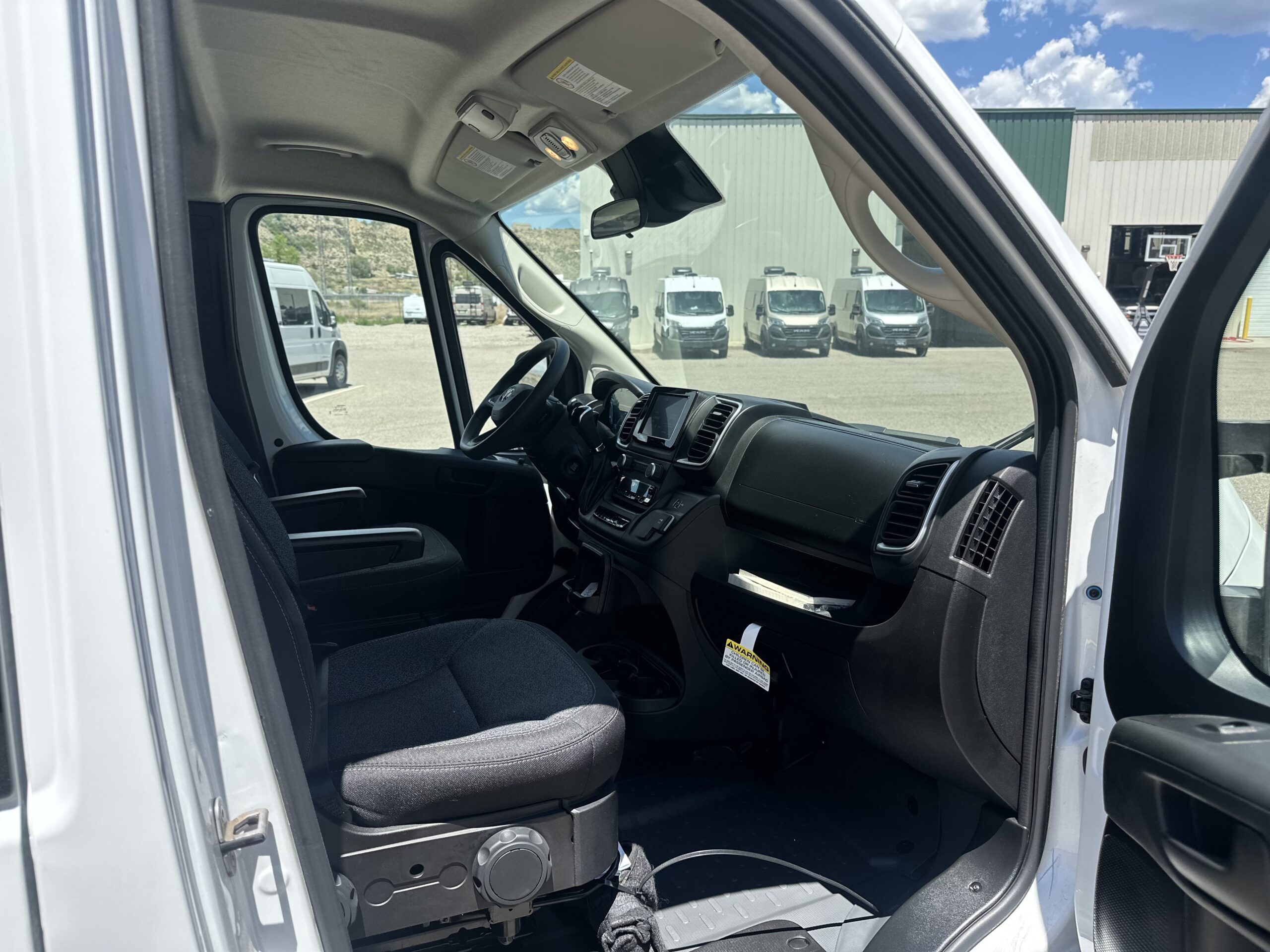 2025 LV7 ElevationWhite 0541 - DM Vans