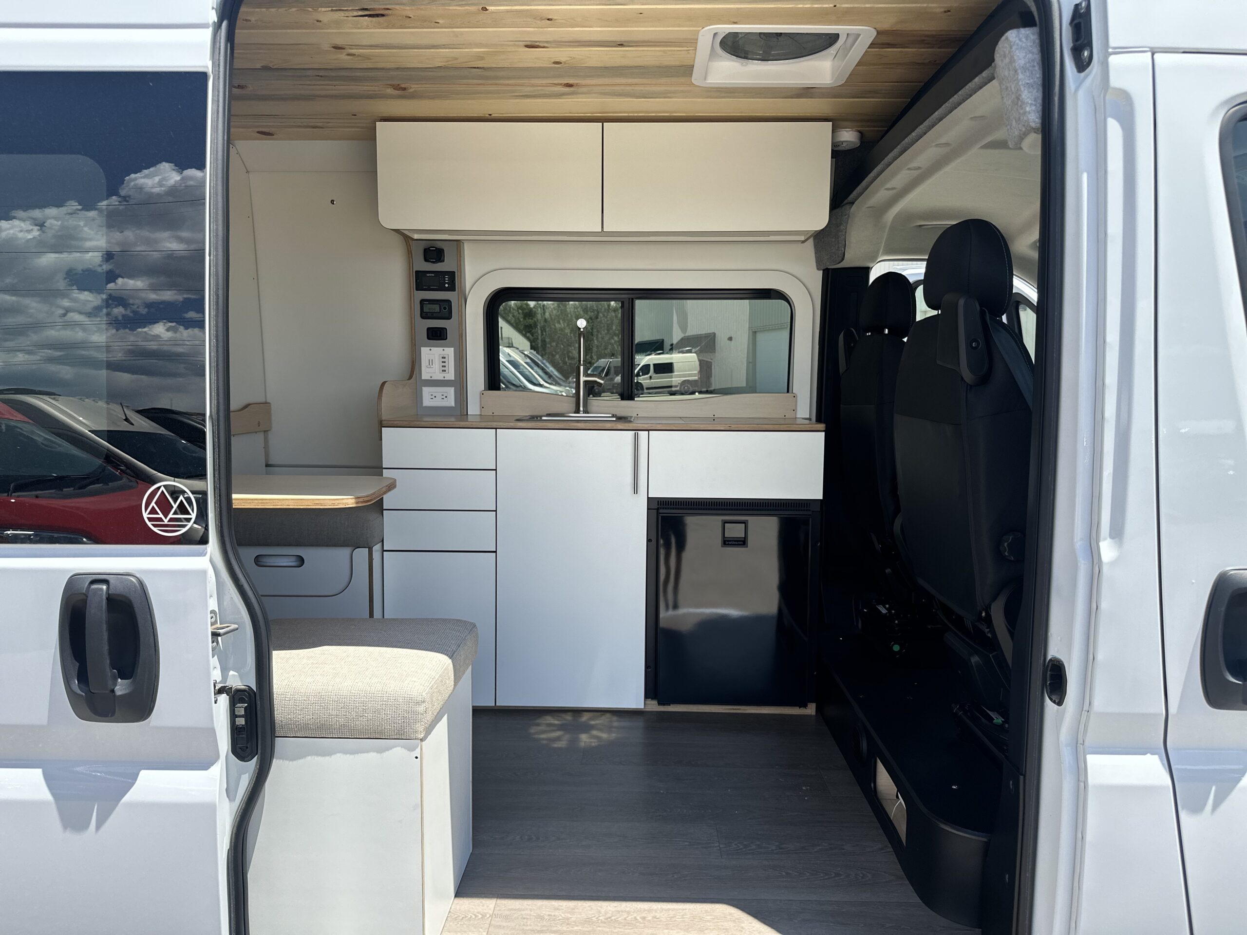 2025 LV7 ElevationWhite 5263 - DM Vans