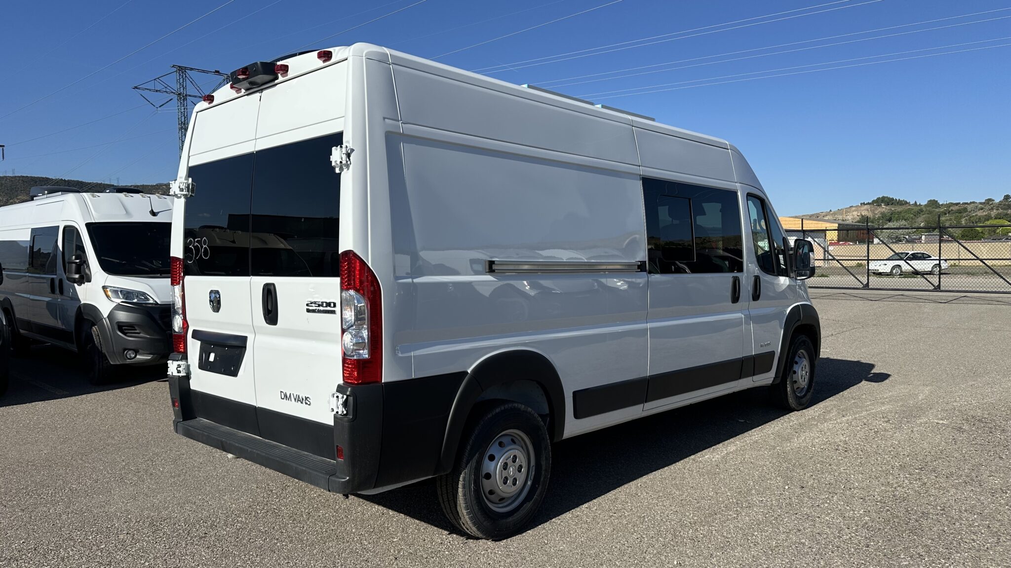 2025 LV5.1 ElevationWhite 9817 - DM Vans