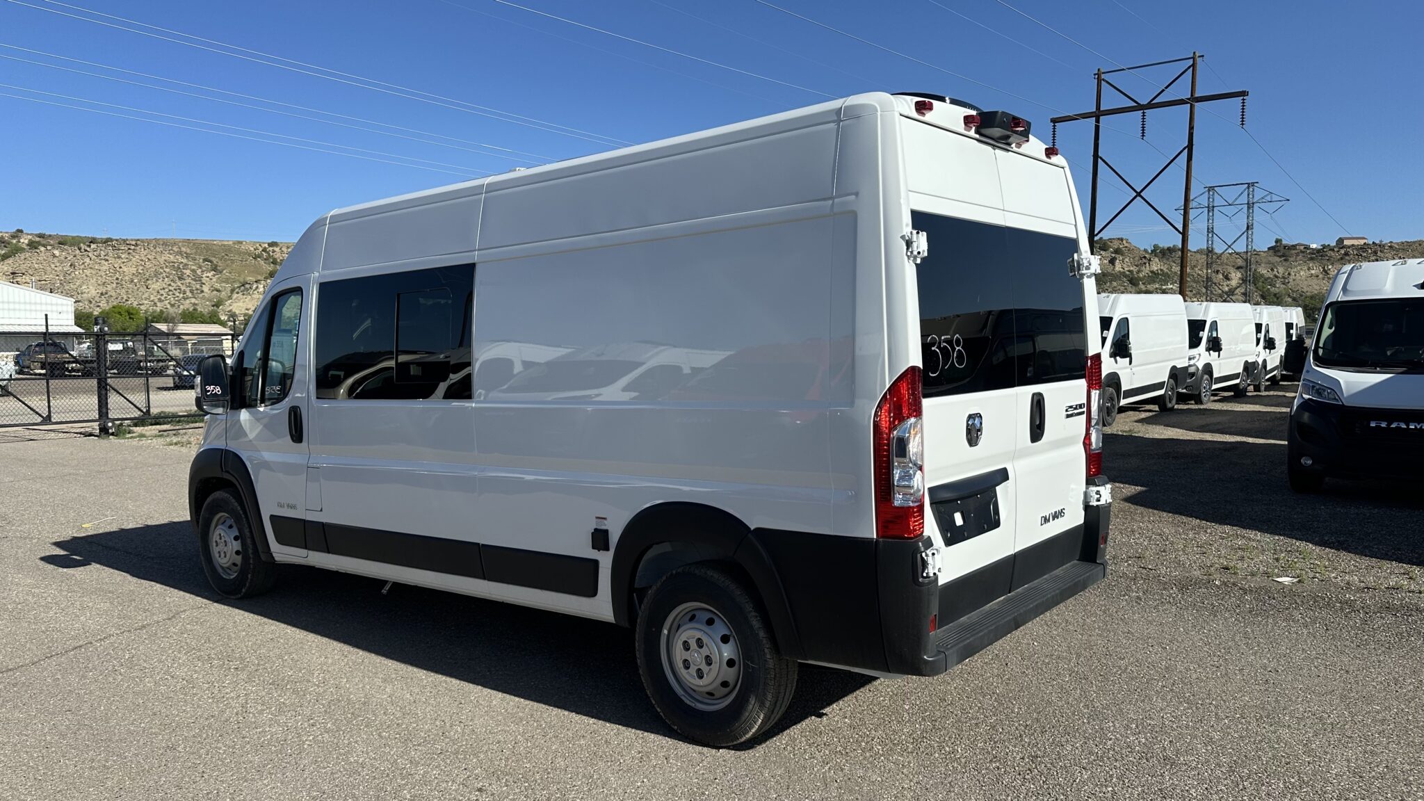 2025 LV5.1 ElevationWhite 9817 - DM Vans